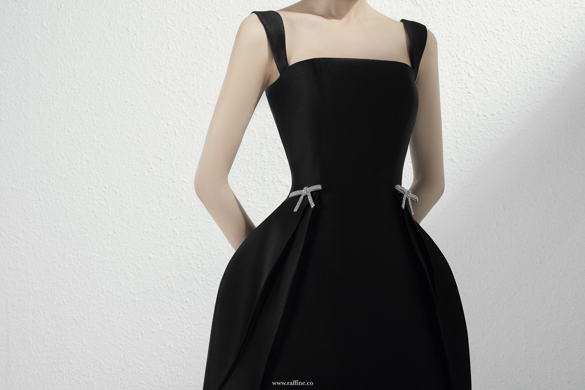 ELODIE CLASSIC MIDI DRESS – RAFFINÉ