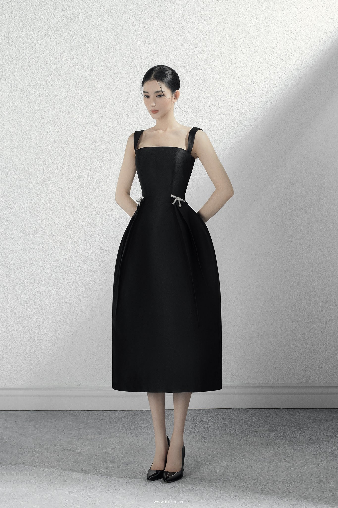 ELODIE CLASSIC MIDI DRESS – RAFFINÉ